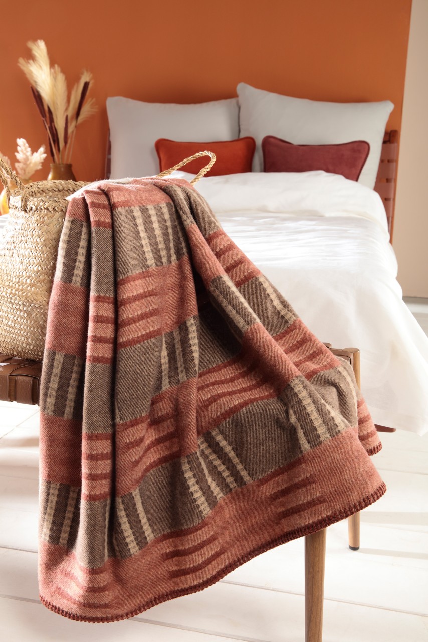 Pledd i 150 x 200cm i nydelig kashmir kvalitet i farge brown Structural ...